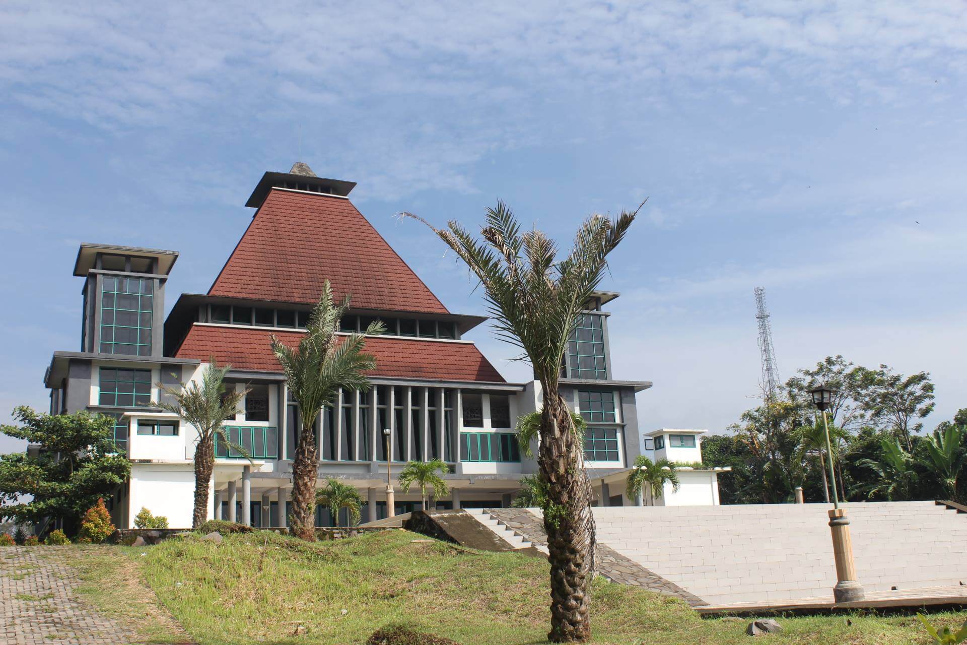 Diponegoro University是什么大学？含金量高吗？ 申请方